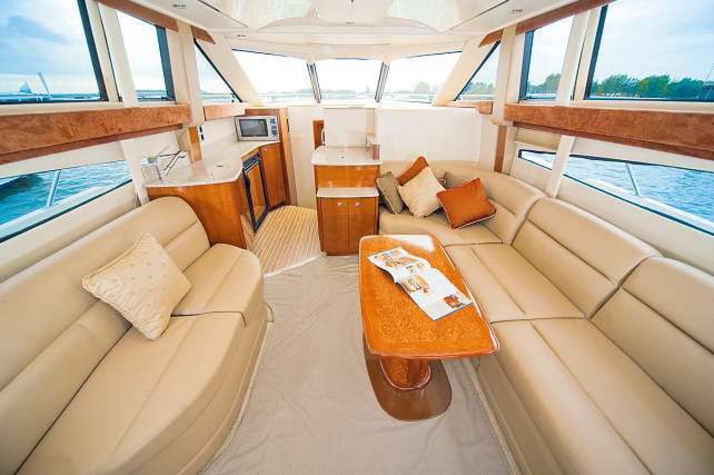 Meridian 341 Sedan - Skipper Bootshandel