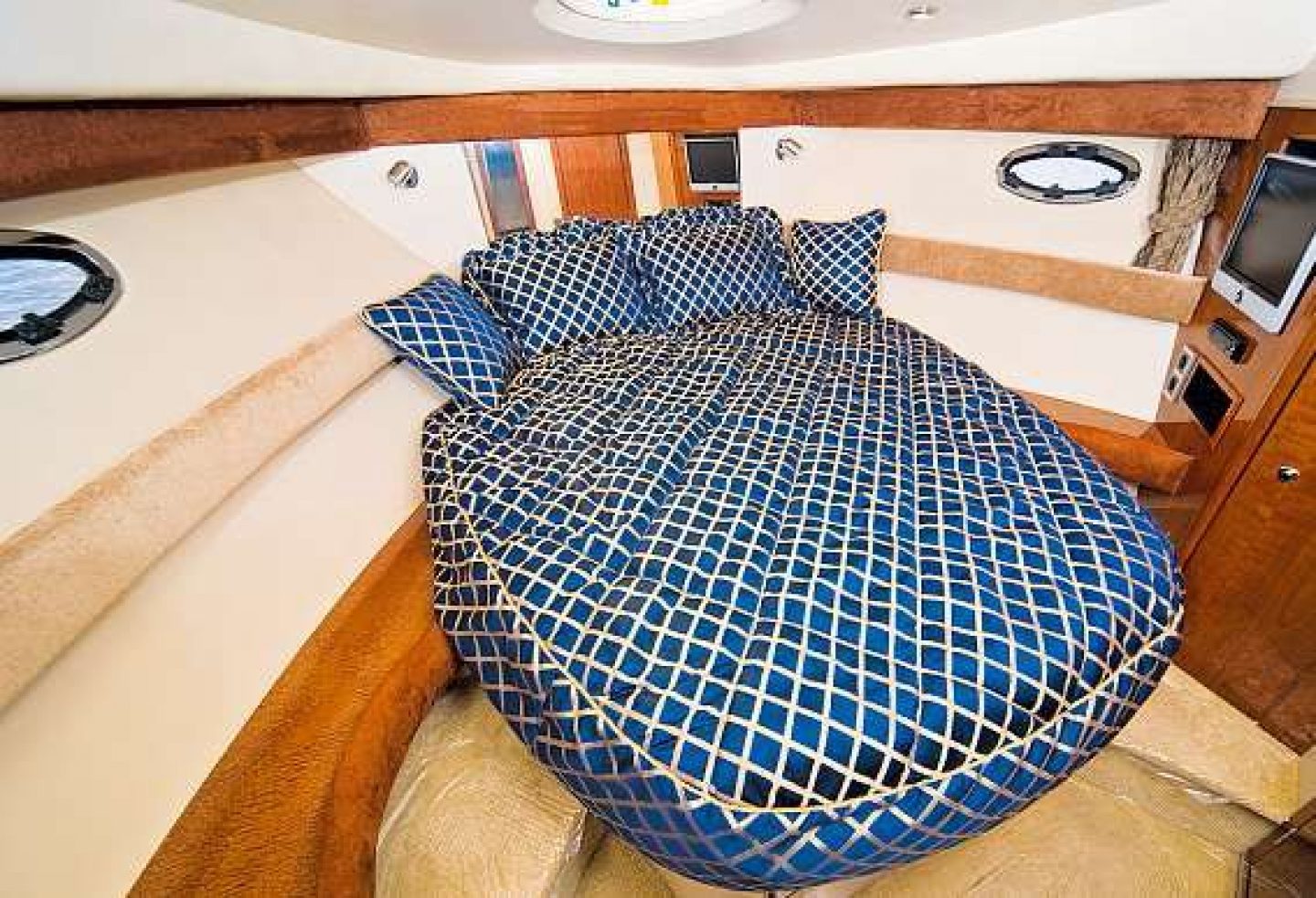 Meridian 341 Sedan - Skipper Bootshandel