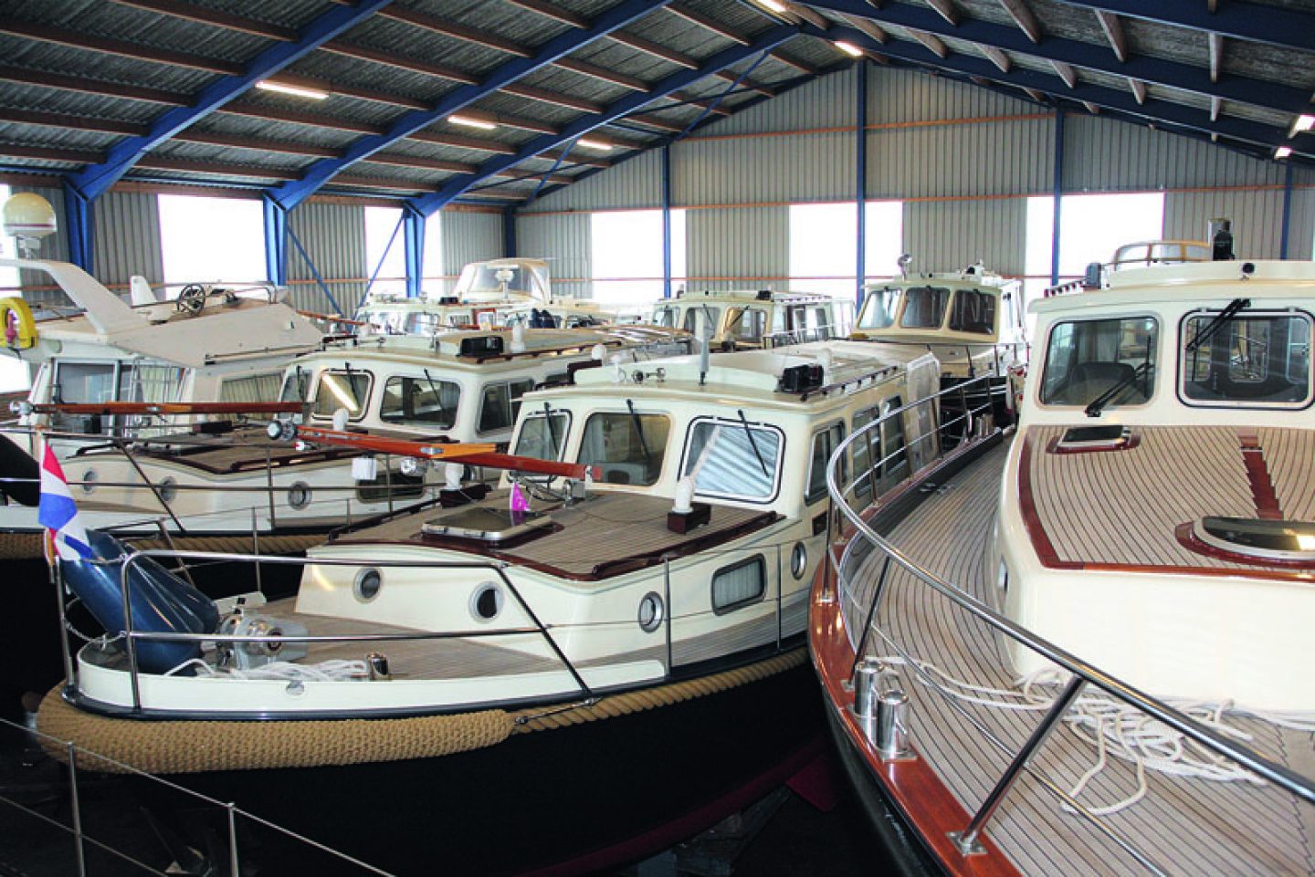 P. Valk Yachts - Skipper Bootshandel