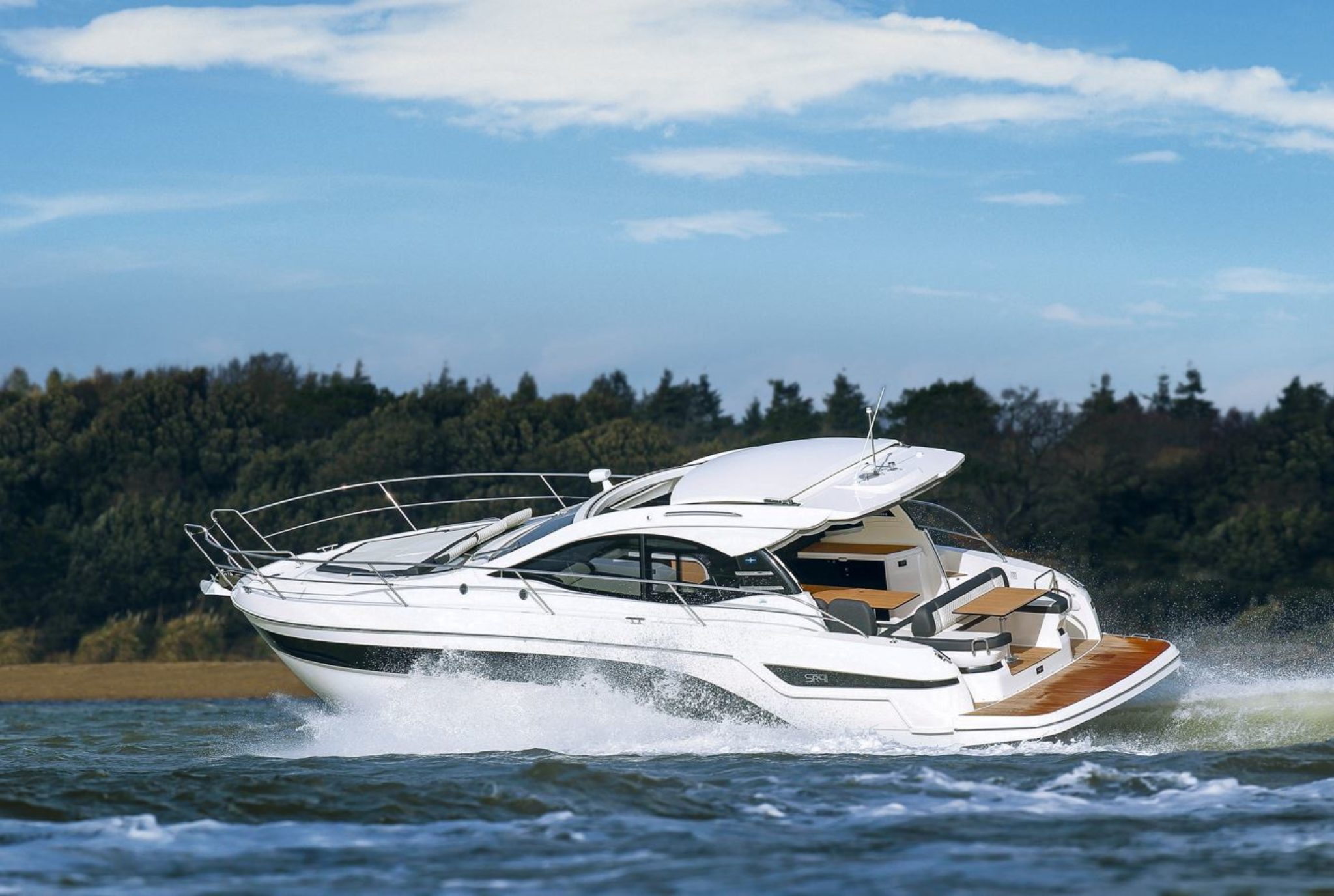 Test: Bavaria SR41 HT - Skipper Bootshandel